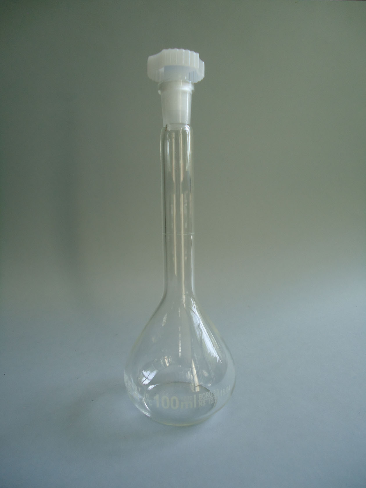 Matraces: Matraz aforado 100 ml. con tapón