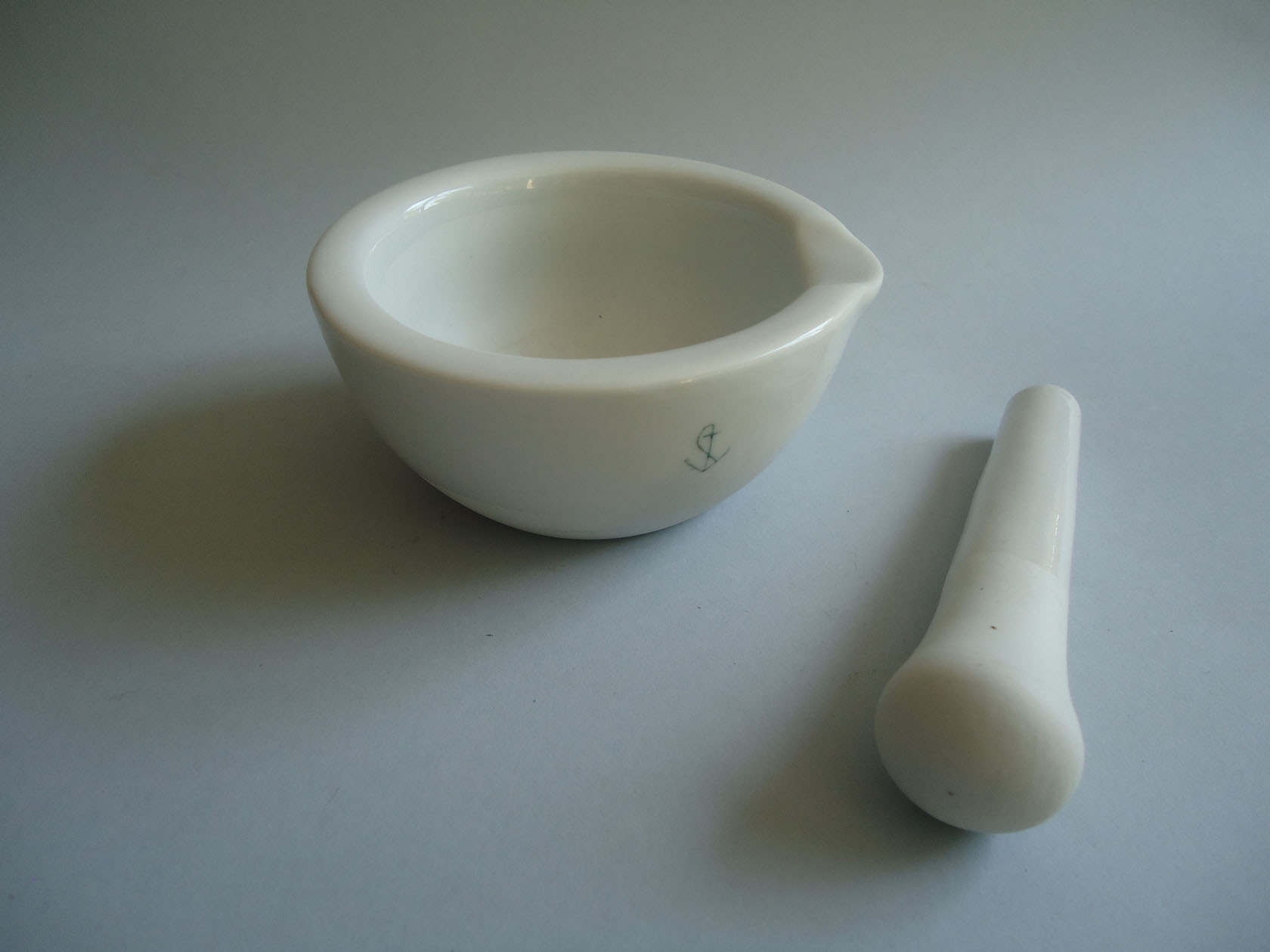 Morteros: Mortero porcelana 16 cms. diámetro con mano