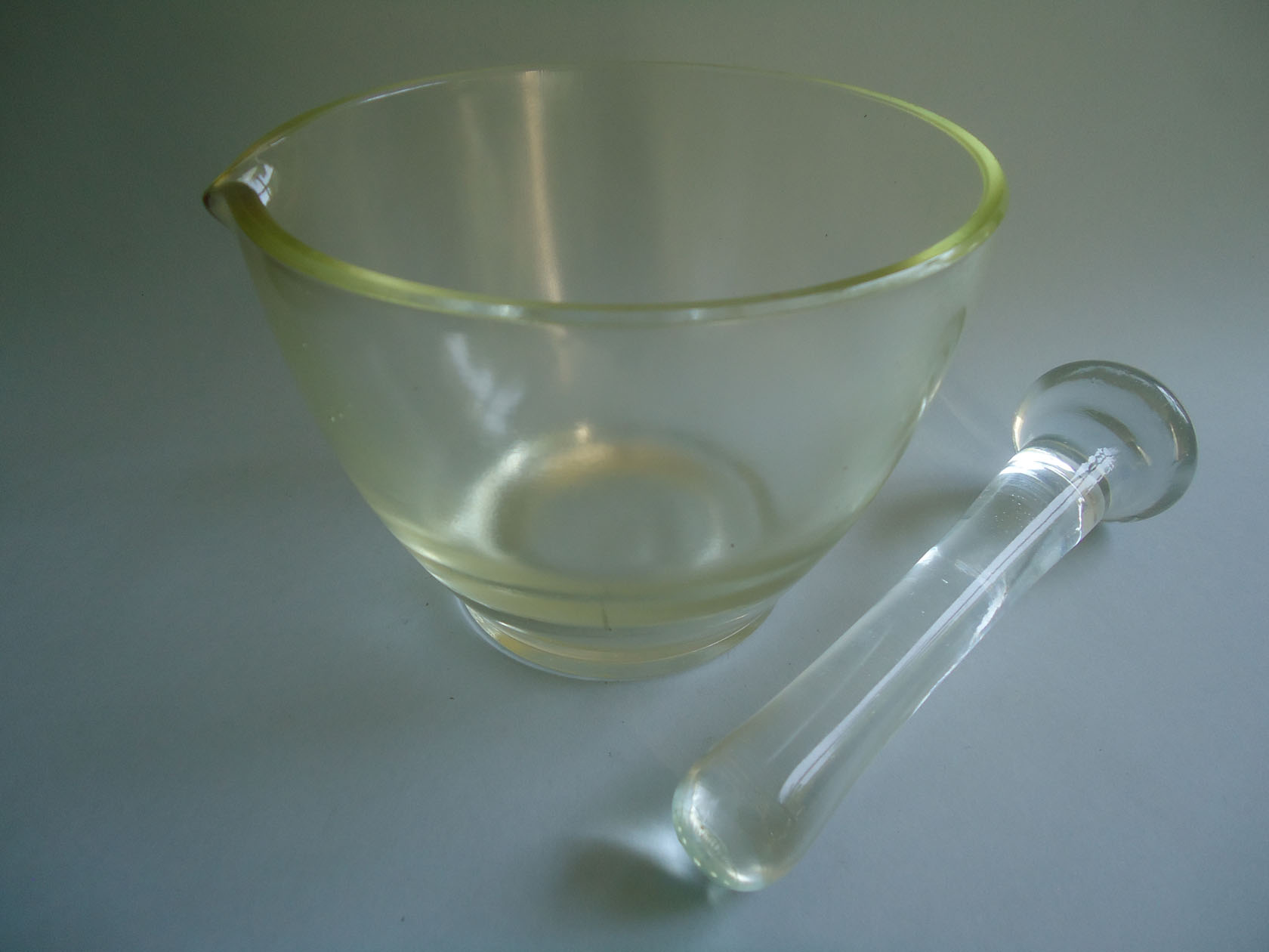 Morteros: Mortero vidrio 15 cms. diámetro con mano