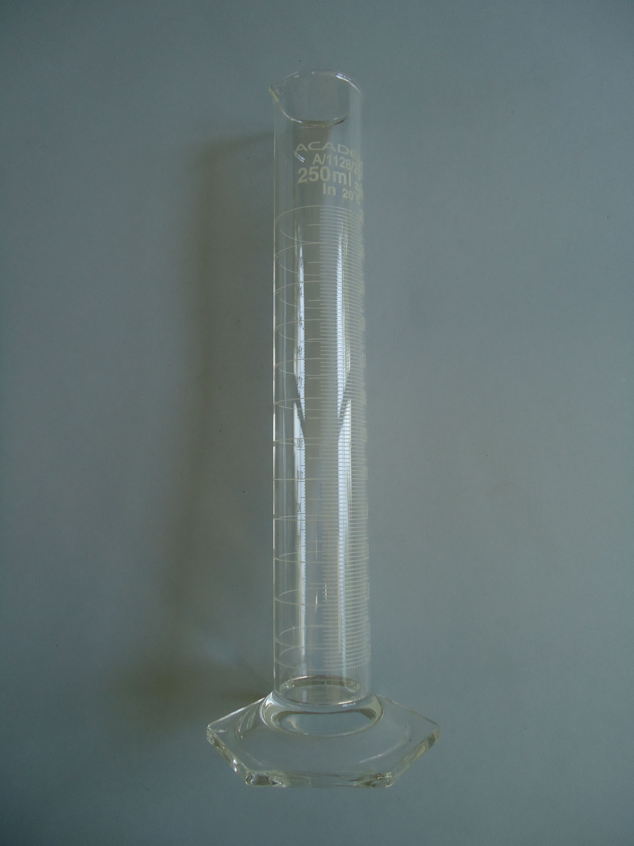 Probetas: Probeta vidrio graduada 250 ml.